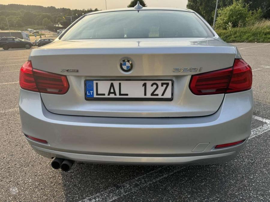 Grey BMW 328 2016 in Vilnius, with an engine capacity of 2.00 L and mileage of 214 thousand km for 9900 €, photo 9 on AUTOMOTO.COM.LV