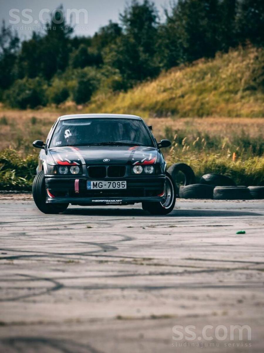 Grey BMW 328 1996 in Riga, with an engine capacity of 2.80 L and mileage of 229 thousand km for 3300 €, photo 3 on AUTOMOTO.COM.LV