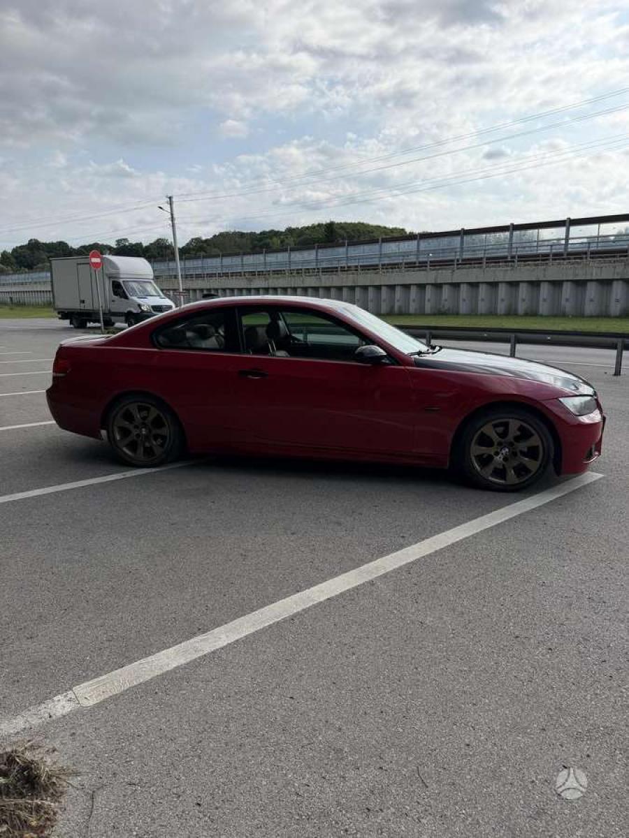 Red BMW 328 2009 in Kaunas, with an engine capacity of 3.00 L and mileage of 209 thousand km for 5850 €, photo 3 on AUTOMOTO.COM.LV
