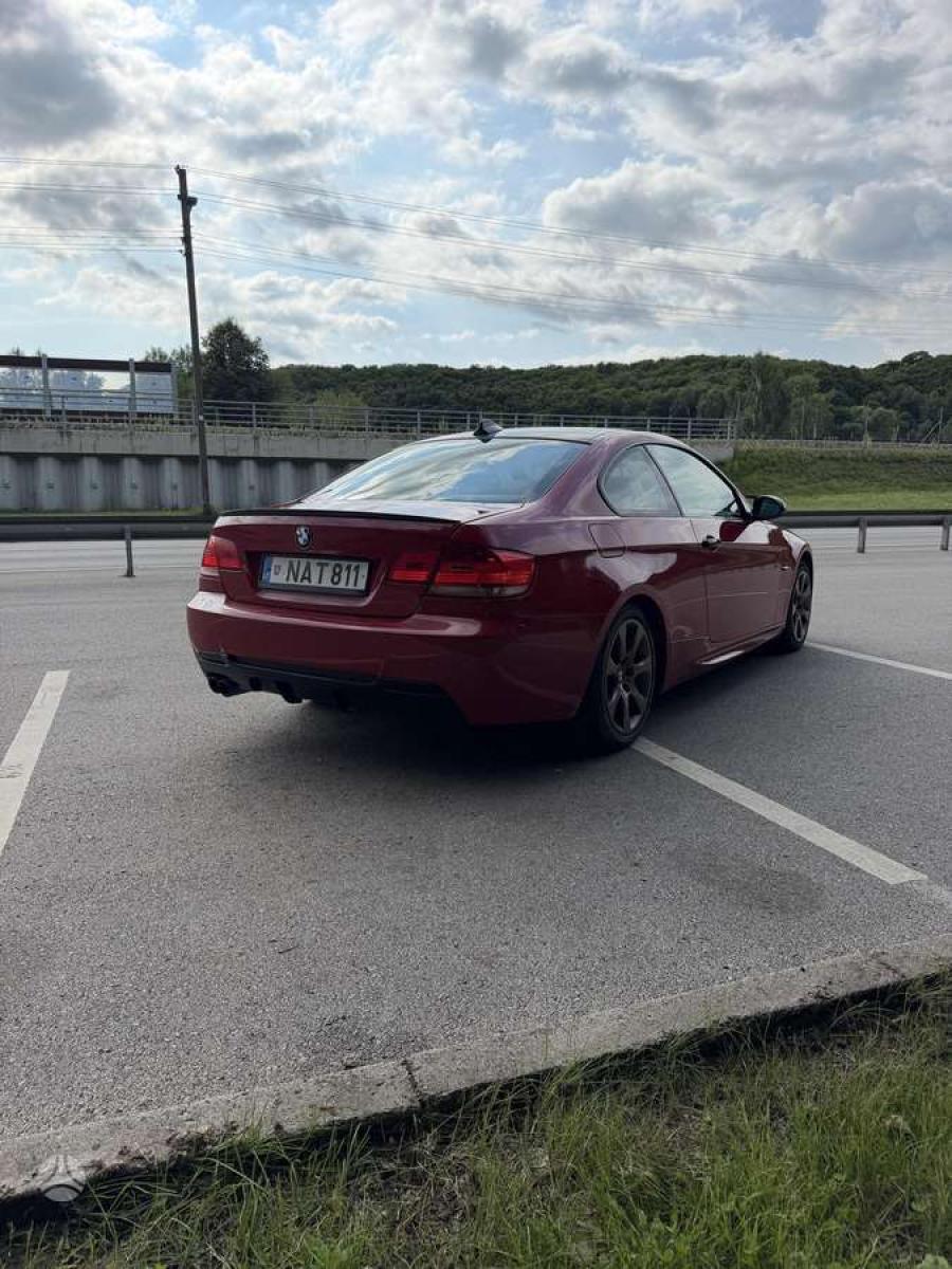 Red BMW 328 2009 in Kaunas, with an engine capacity of 3.00 L and mileage of 209 thousand km for 5850 €, photo 4 on AUTOMOTO.COM.LV
