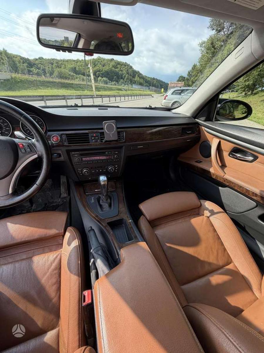 Red BMW 328 2009 in Kaunas, with an engine capacity of 3.00 L and mileage of 209 thousand km for 5850 €, photo 12 on AUTOMOTO.COM.LV