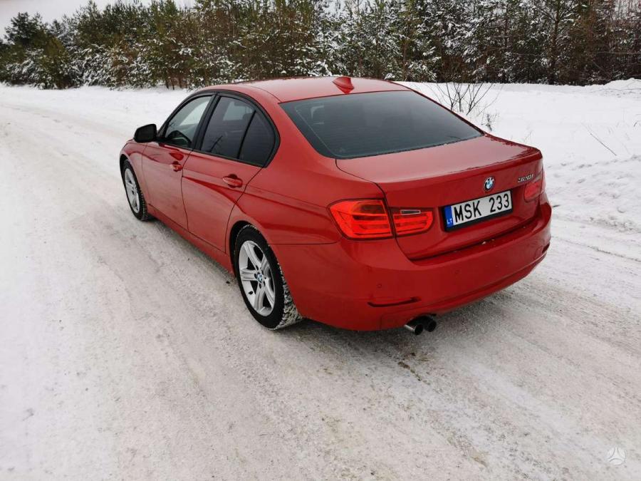 Red BMW 328 2012 in Vilnius, with an engine capacity of 2.00 L and mileage of 236 thousand km for 8590 €, photo 4 on AUTOMOTO.COM.LV