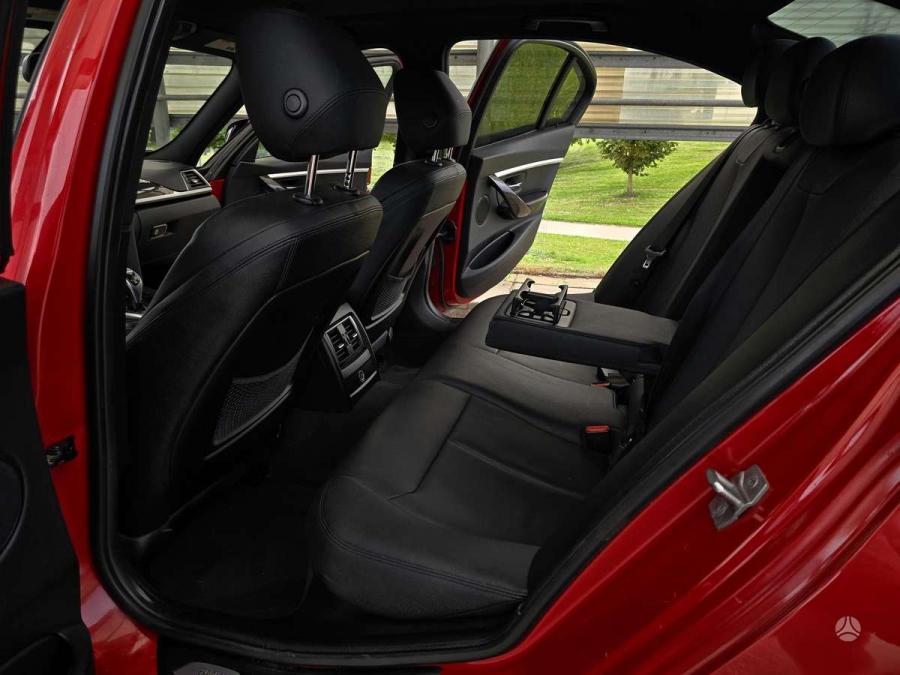 Red BMW 328 2016 in Radviliskis, with an engine capacity of 2.00 L and mileage of 195 thousand km for 12700 €, photo 26 on AUTOMOTO.COM.LV