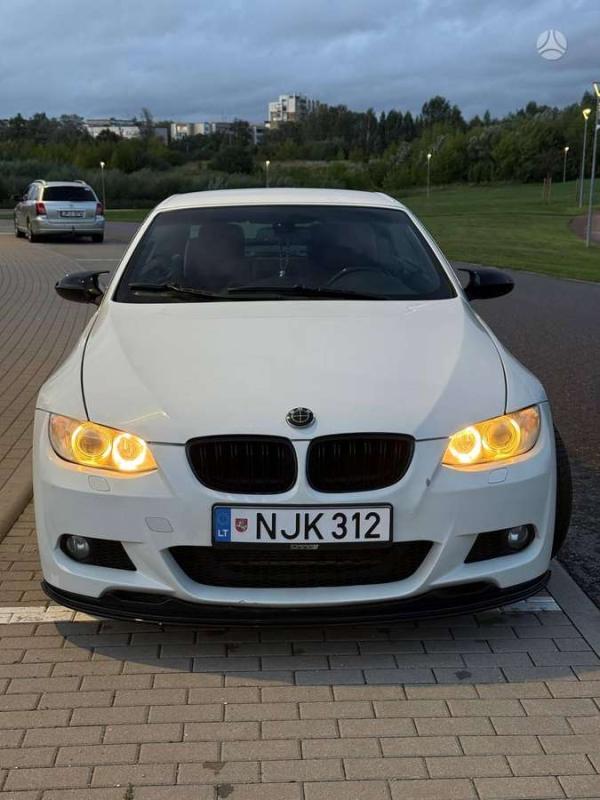 Balts BMW 328 2009 Viļņa, ar dzinēja tilpumu 3.00 L un nobraukumu 136 tūkst. km par 9999 €, foto 3 vietnē AUTOMOTO.COM.LV