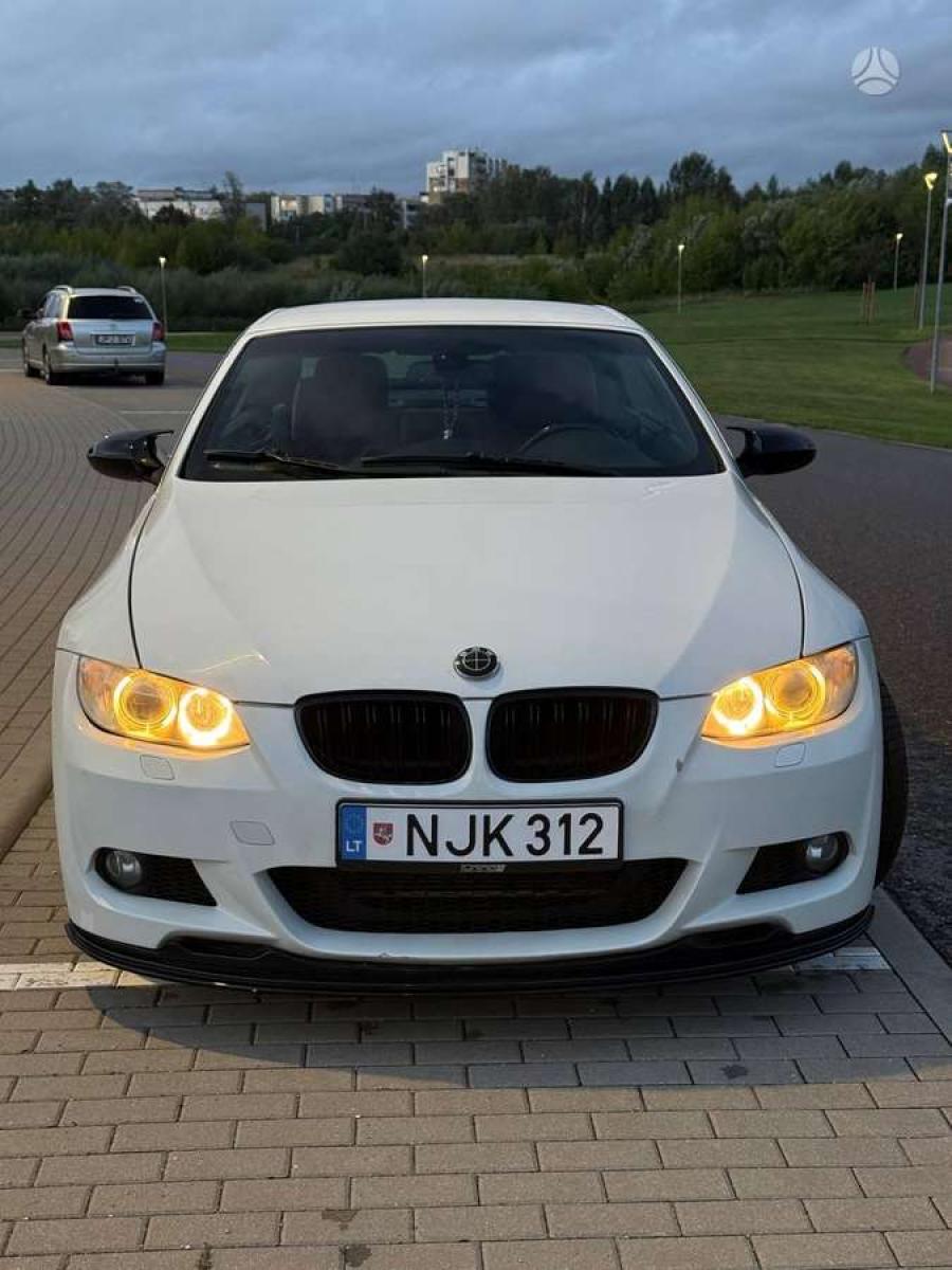 White BMW 328 2009 in Vilnius, with an engine capacity of 3.00 L and mileage of 136 thousand km for 9999 €, photo 3 on AUTOMOTO.COM.LV
