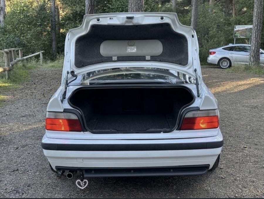 Balts BMW 328 1994 Tallina, ar dzinēja tilpumu 2.80 L un nobraukumu 287 tūkst. km par 8000 €, foto 5 vietnē AUTOMOTO.COM.LV