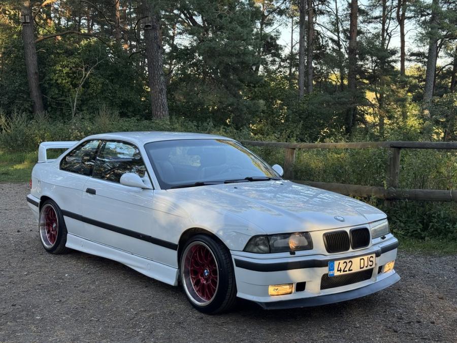 Balts BMW 328 1994 Tallina, ar dzinēja tilpumu 2.80 L un nobraukumu 287 tūkst. km par 8000 €, foto 17 vietnē AUTOMOTO.COM.LV