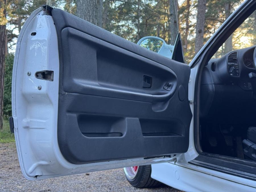 Balts BMW 328 1994 Tallina, ar dzinēja tilpumu 2.80 L un nobraukumu 287 tūkst. km par 8000 €, foto 25 vietnē AUTOMOTO.COM.LV