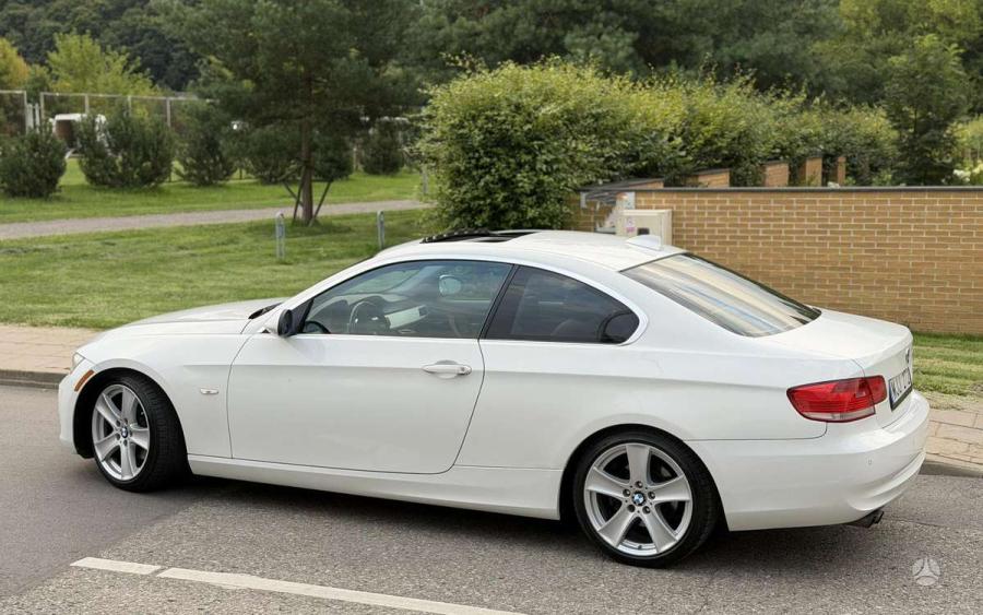 White BMW 328 2008 in Vilnius, with an engine capacity of 3.00 L and mileage of 246 thousand km for 5999 €, photo 4 on AUTOMOTO.COM.LV