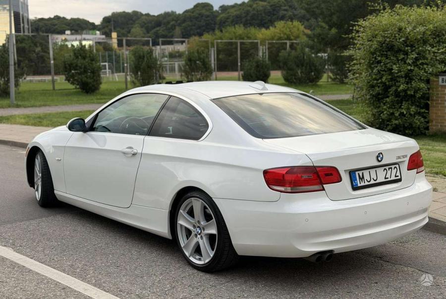 White BMW 328 2008 in Vilnius, with an engine capacity of 3.00 L and mileage of 246 thousand km for 5999 €, photo 5 on AUTOMOTO.COM.LV
