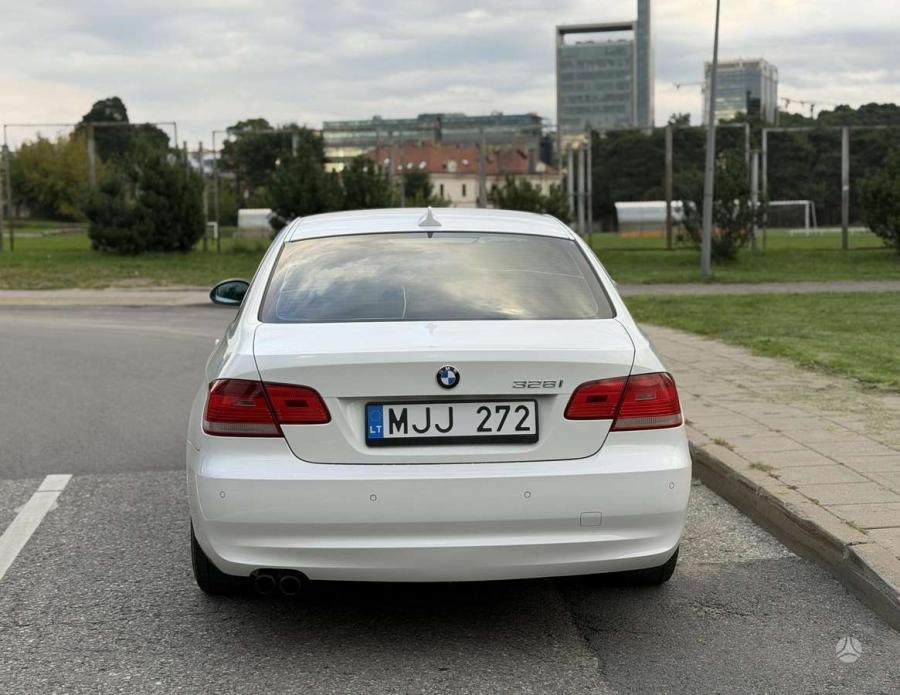 White BMW 328 2008 in Vilnius, with an engine capacity of 3.00 L and mileage of 246 thousand km for 5999 €, photo 6 on AUTOMOTO.COM.LV
