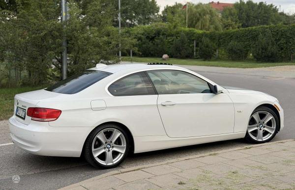 White BMW 328 2008 in Vilnius, with an engine capacity of 3.00 L and mileage of 246 thousand km for 5999 €, photo 8 on AUTOMOTO.COM.LV