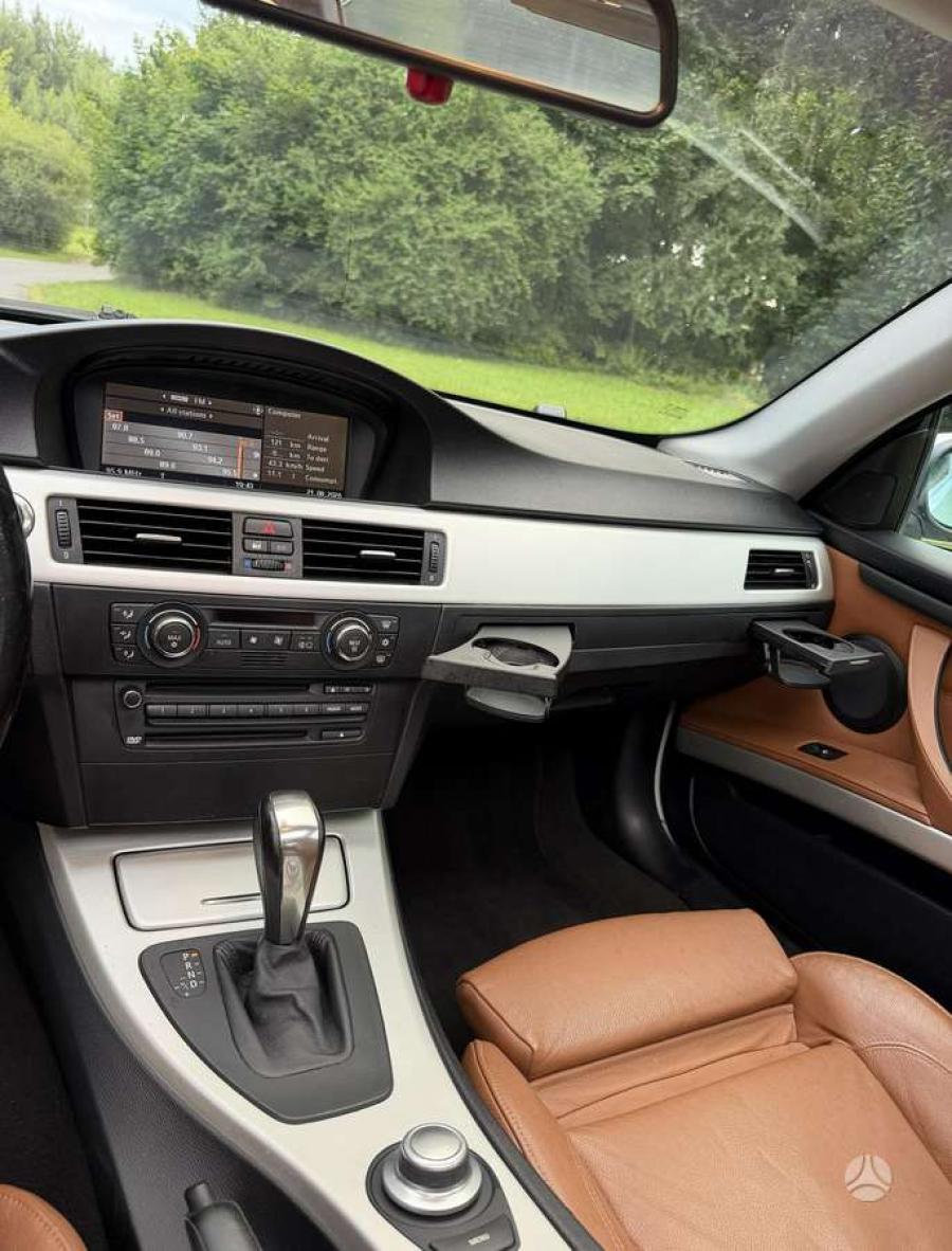 White BMW 328 2008 in Vilnius, with an engine capacity of 3.00 L and mileage of 246 thousand km for 5999 €, photo 23 on AUTOMOTO.COM.LV