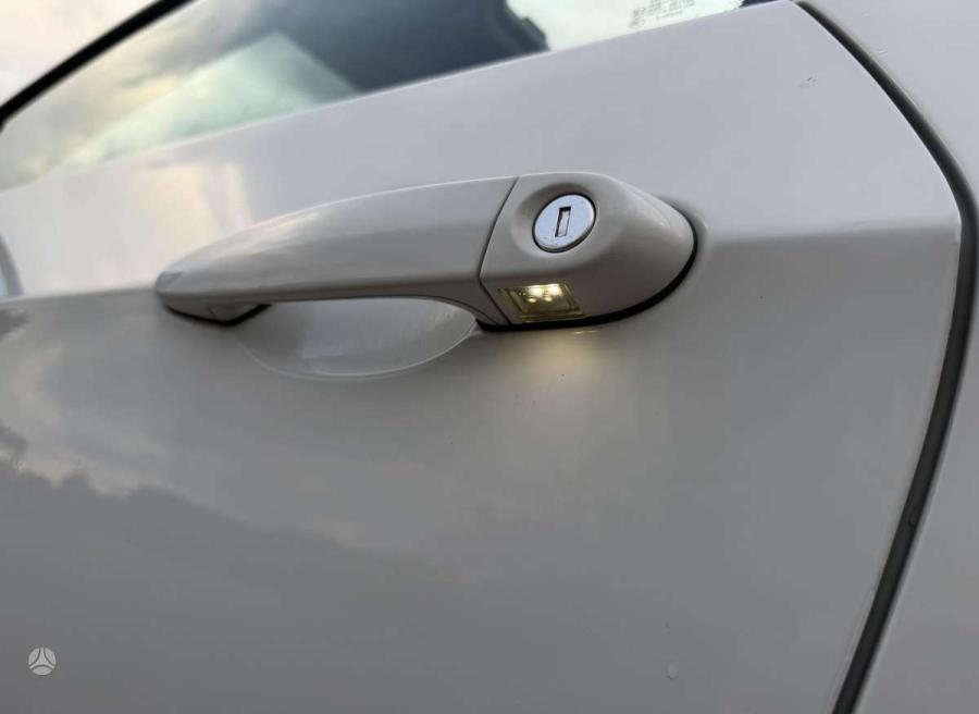 White BMW 328 2008 in Vilnius, with an engine capacity of 3.00 L and mileage of 246 thousand km for 5999 €, photo 27 on AUTOMOTO.COM.LV