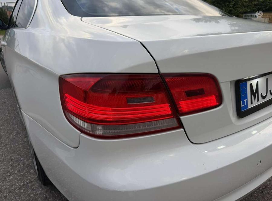 White BMW 328 2008 in Vilnius, with an engine capacity of 3.00 L and mileage of 246 thousand km for 5999 €, photo 28 on AUTOMOTO.COM.LV