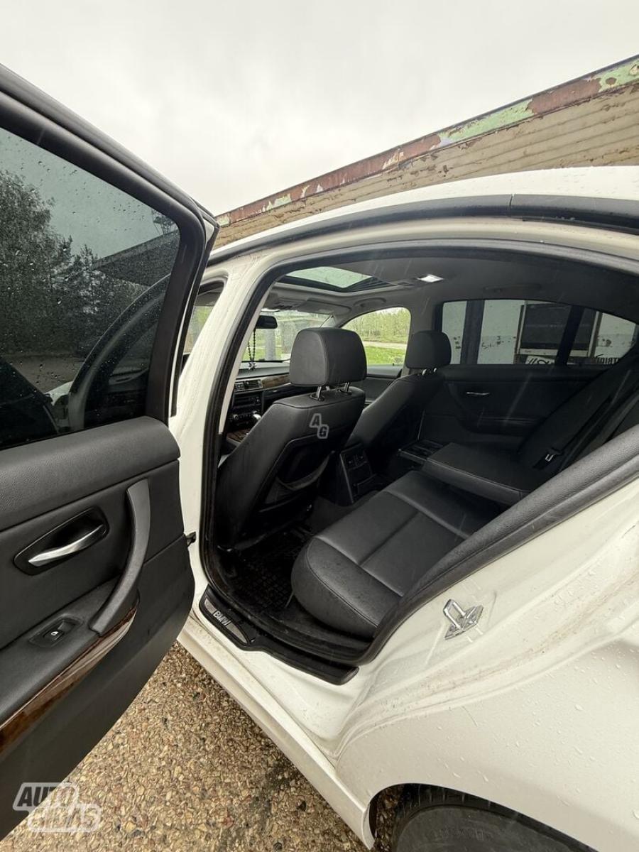 White BMW 328 2009 in Vilnius, with an engine capacity of 3.00 L and mileage of 274 thousand km for 5600 €, photo 11 on AUTOMOTO.COM.LV