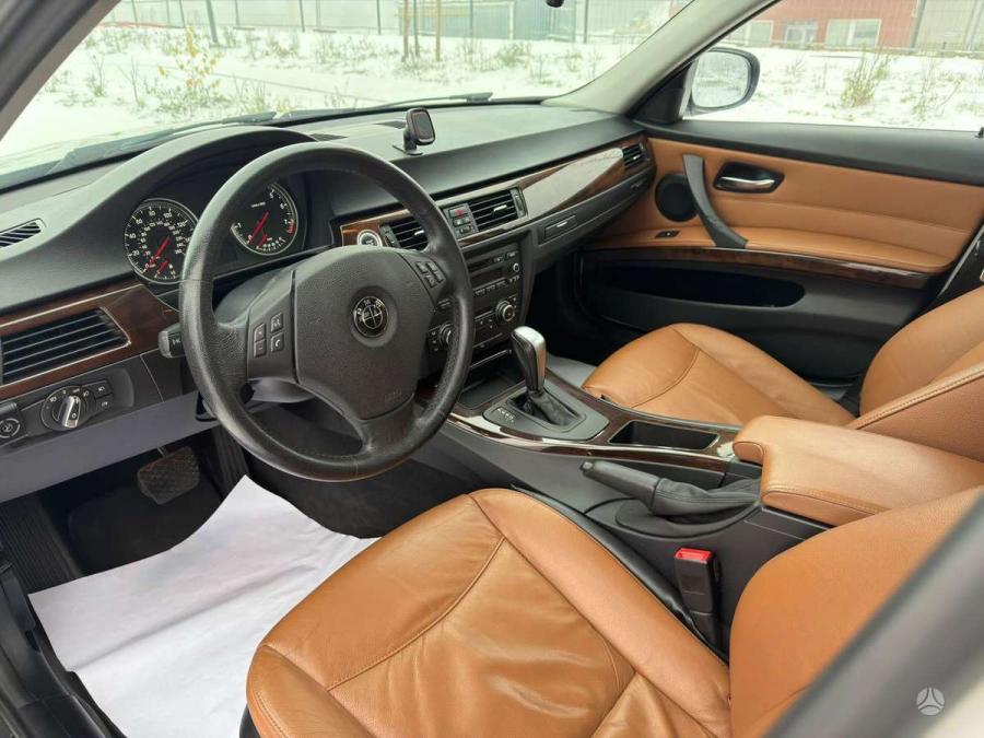 White BMW 328 2011 in Vilnius, with an engine capacity of 3.00 L and mileage of 205 thousand km for 5500 €, photo 16 on AUTOMOTO.COM.LV