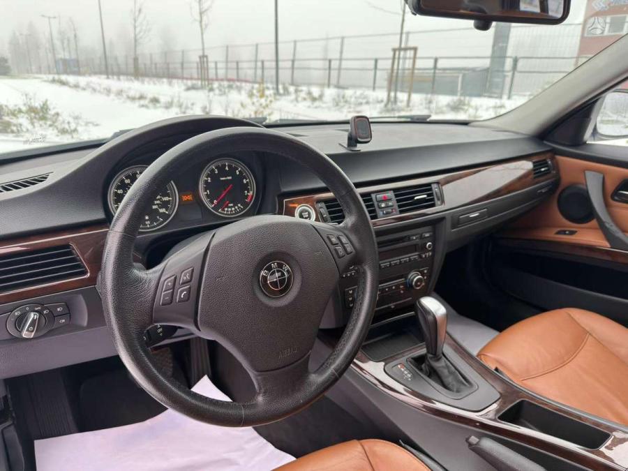 White BMW 328 2011 in Vilnius, with an engine capacity of 3.00 L and mileage of 205 thousand km for 5500 €, photo 17 on AUTOMOTO.COM.LV