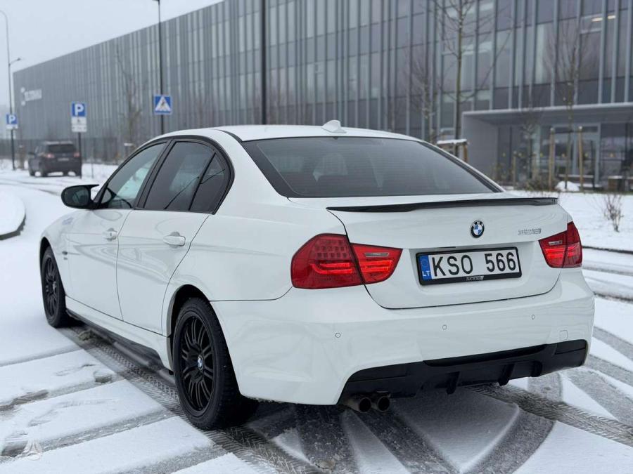 White BMW 328 2011 in Vilnius, with an engine capacity of 3.00 L and mileage of 205 thousand km for 5250 €, photo 2 on AUTOMOTO.COM.LV