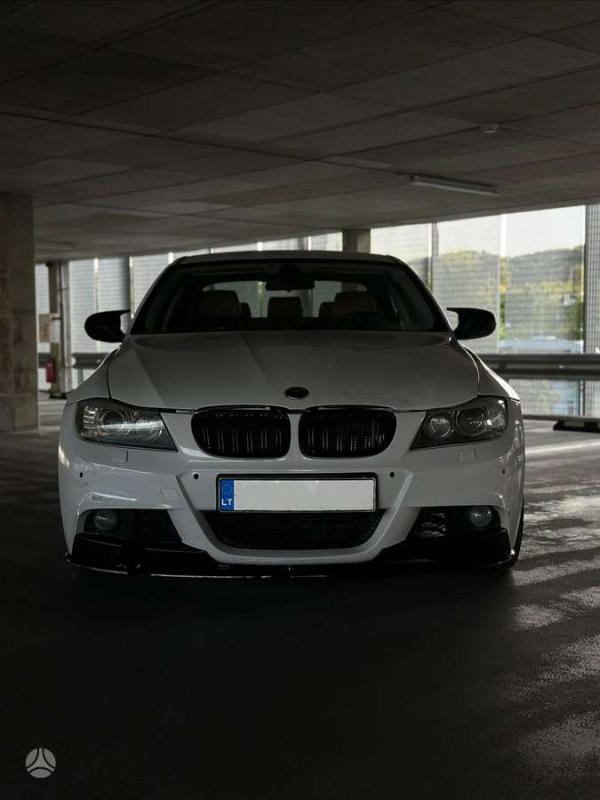 White BMW 328 2011 in Vilnius, with an engine capacity of 3.00 L and mileage of 224 thousand km for 6680 €, photo 1 on AUTOMOTO.COM.LV