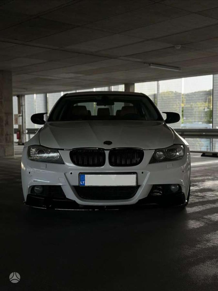 White BMW 328 2011 in Vilnius, with an engine capacity of 3.00 L and mileage of 224 thousand km for 6680 €, photo 1 on AUTOMOTO.COM.LV