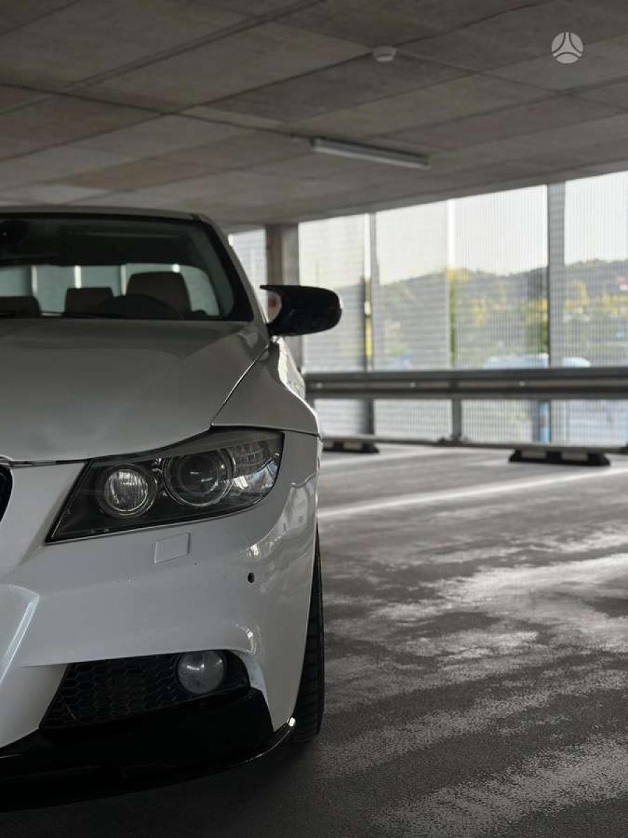White BMW 328 2011 in Vilnius, with an engine capacity of 3.00 L and mileage of 224 thousand km for 6680 €, photo 4 on AUTOMOTO.COM.LV