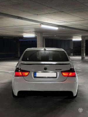 White BMW 328 2011 in Vilnius, with an engine capacity of 3.00 L and mileage of 224 thousand km for 6680 €, photo 5 on AUTOMOTO.COM.LV