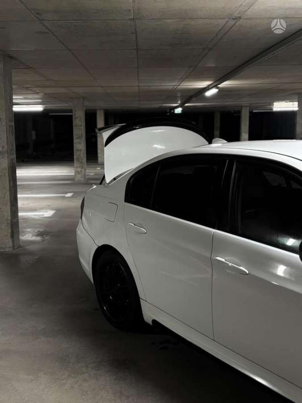 White BMW 328 2011 in Vilnius, with an engine capacity of 3.00 L and mileage of 224 thousand km for 6680 €, photo 6 on AUTOMOTO.COM.LV