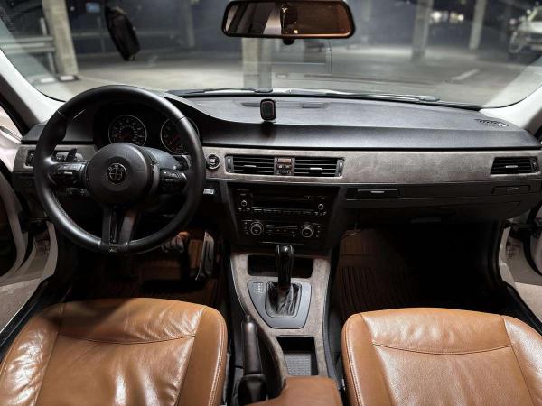White BMW 328 2011 in Vilnius, with an engine capacity of 3.00 L and mileage of 224 thousand km for 6680 €, photo 10 on AUTOMOTO.COM.LV