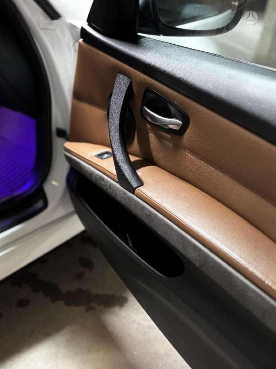 White BMW 328 2011 in Vilnius, with an engine capacity of 3.00 L and mileage of 224 thousand km for 6680 €, photo 16 on AUTOMOTO.COM.LV