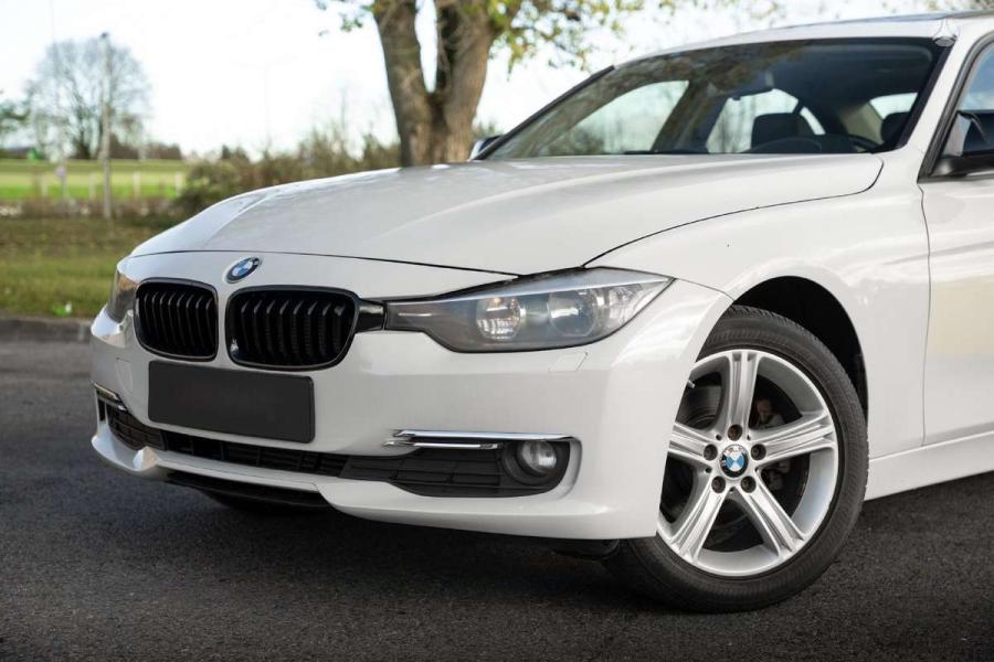 White BMW 328 2013 in Vilnius, with an engine capacity of 2.00 L and mileage of 222 thousand km for 8300 €, photo 2 on AUTOMOTO.COM.LV