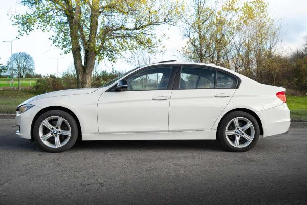 White BMW 328 2013 in Vilnius, with an engine capacity of 2.00 L and mileage of 222 thousand km for 8300 €, photo 3 on AUTOMOTO.COM.LV