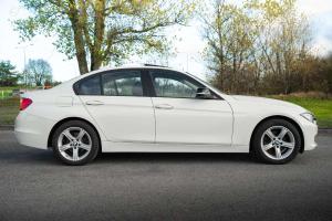 White BMW 328 2013 in Vilnius, with an engine capacity of 2.00 L and mileage of 222 thousand km for 8300 €, photo 10 on AUTOMOTO.COM.LV