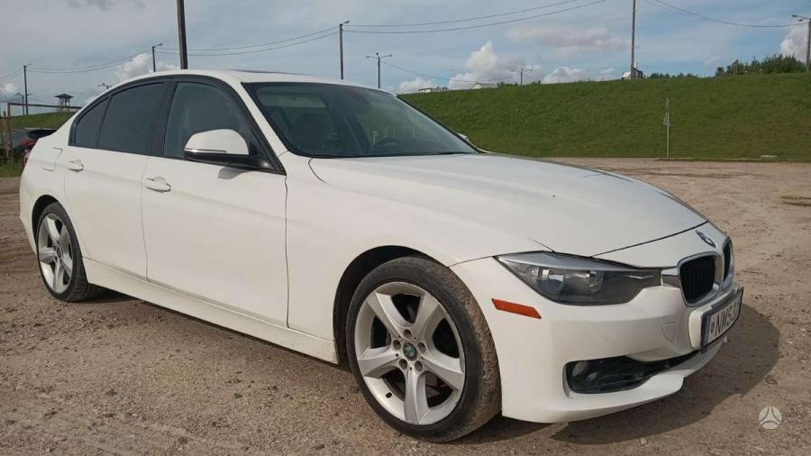 White BMW 328 2013 in Vilnius, with an engine capacity of 2.00 L and mileage of 192 thousand km for 10350 €, photo 2 on AUTOMOTO.COM.LV