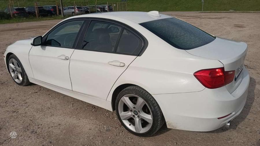 White BMW 328 2013 in Vilnius, with an engine capacity of 2.00 L and mileage of 192 thousand km for 10350 €, photo 5 on AUTOMOTO.COM.LV
