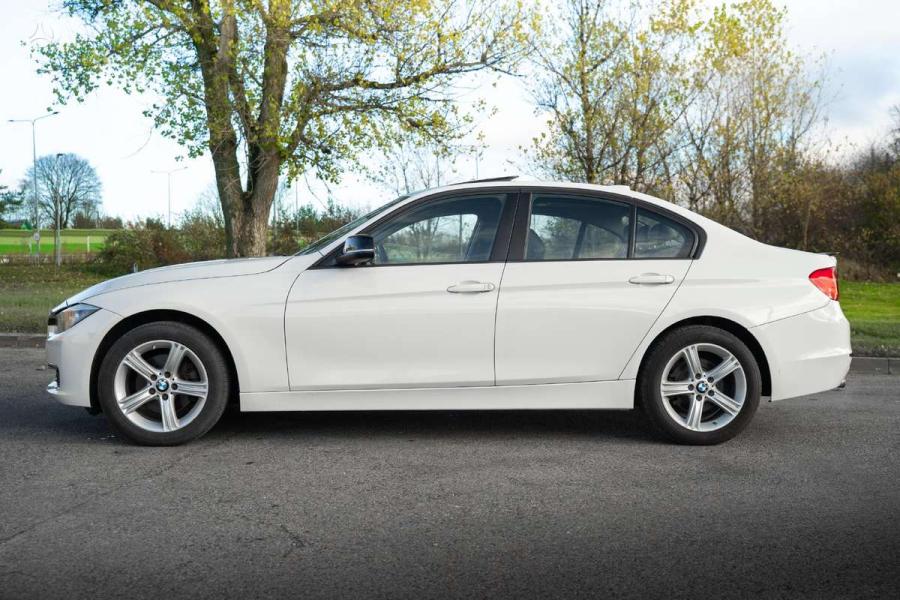 White BMW 328 2013 in Vilnius, with an engine capacity of 2.00 L and mileage of 222 thousand km for 8150 €, photo 2 on AUTOMOTO.COM.LV