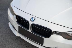 White BMW 328 2013 in Vilnius, with an engine capacity of 2.00 L and mileage of 222 thousand km for 8150 €, photo 12 on AUTOMOTO.COM.LV