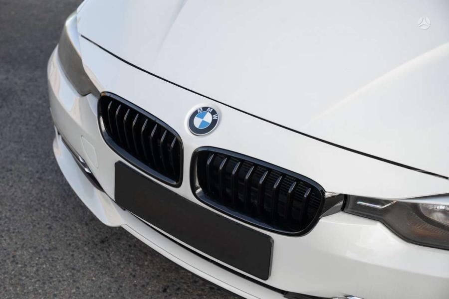 White BMW 328 2013 in Vilnius, with an engine capacity of 2.00 L and mileage of 222 thousand km for 8150 €, photo 12 on AUTOMOTO.COM.LV
