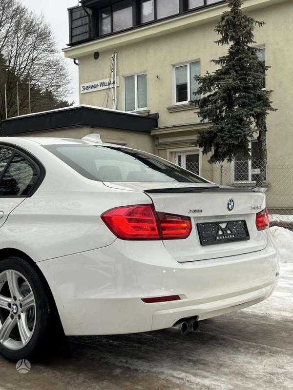 White BMW 328 2013 in Vilnius, with an engine capacity of 2.00 L and mileage of 222 thousand km for 9000 €, photo 3 on AUTOMOTO.COM.LV