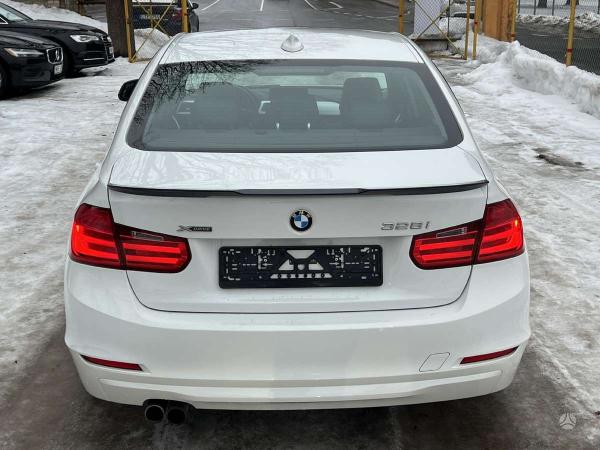 White BMW 328 2013 in Vilnius, with an engine capacity of 2.00 L and mileage of 222 thousand km for 9000 €, photo 4 on AUTOMOTO.COM.LV