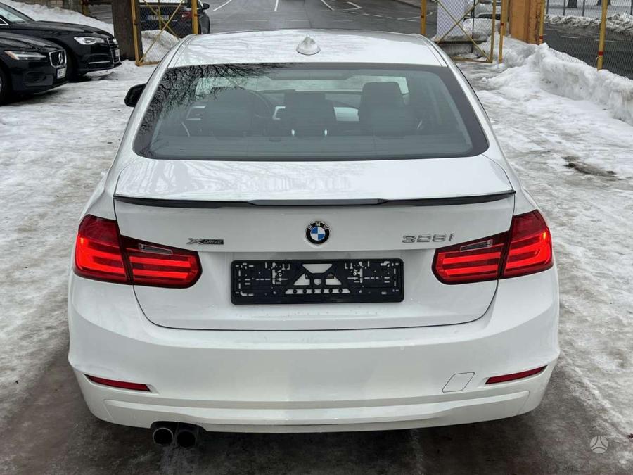 White BMW 328 2013 in Vilnius, with an engine capacity of 2.00 L and mileage of 222 thousand km for 9000 €, photo 4 on AUTOMOTO.COM.LV