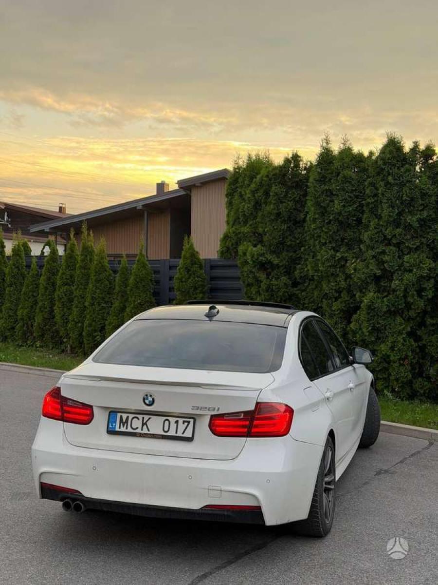 White BMW 328 2013 in Vilnius, with an engine capacity of 2.00 L and mileage of 229 thousand km for 8000 €, photo 7 on AUTOMOTO.COM.LV