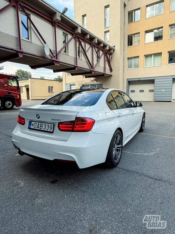 White BMW 328 2013 in Vilnius, with an engine capacity of 2.00 L and mileage of 230 thousand km for 9500 €, photo 4 on AUTOMOTO.COM.LV