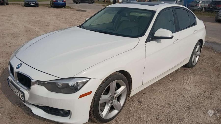 White BMW 328 2014 in Vilnius, with an engine capacity of 2.00 L and mileage of 192 thousand km for 10750 €, photo 4 on AUTOMOTO.COM.LV