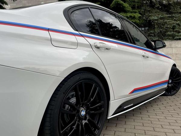 White BMW 328 2014 in Vilnius, with an engine capacity of 2.00 L and mileage of 260 thousand km for 11100 €, photo 6 on AUTOMOTO.COM.LV
