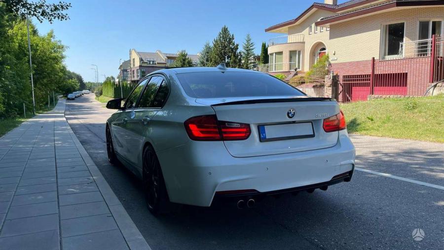 White BMW 328 2014 in Vilnius, with an engine capacity of 2.00 L and mileage of 212 thousand km for 13700 €, photo 5 on AUTOMOTO.COM.LV