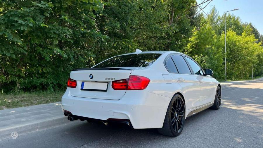 White BMW 328 2014 in Vilnius, with an engine capacity of 2.00 L and mileage of 212 thousand km for 13700 €, photo 6 on AUTOMOTO.COM.LV