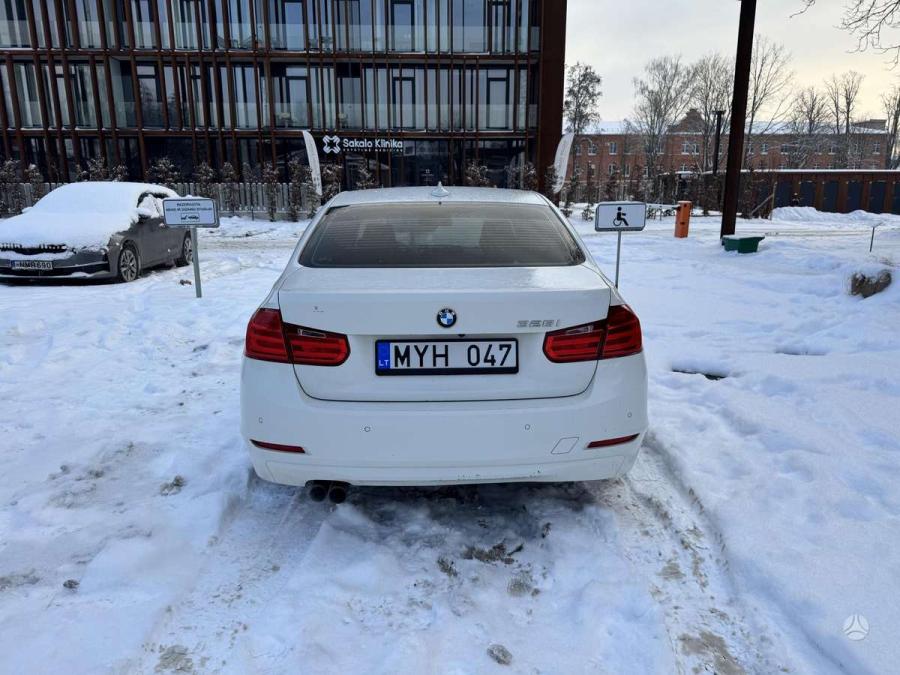 White BMW 328 2015 in Kaunas, with an engine capacity of 2.00 L and mileage of 142 thousand km for 9500 €, photo 5 on AUTOMOTO.COM.LV