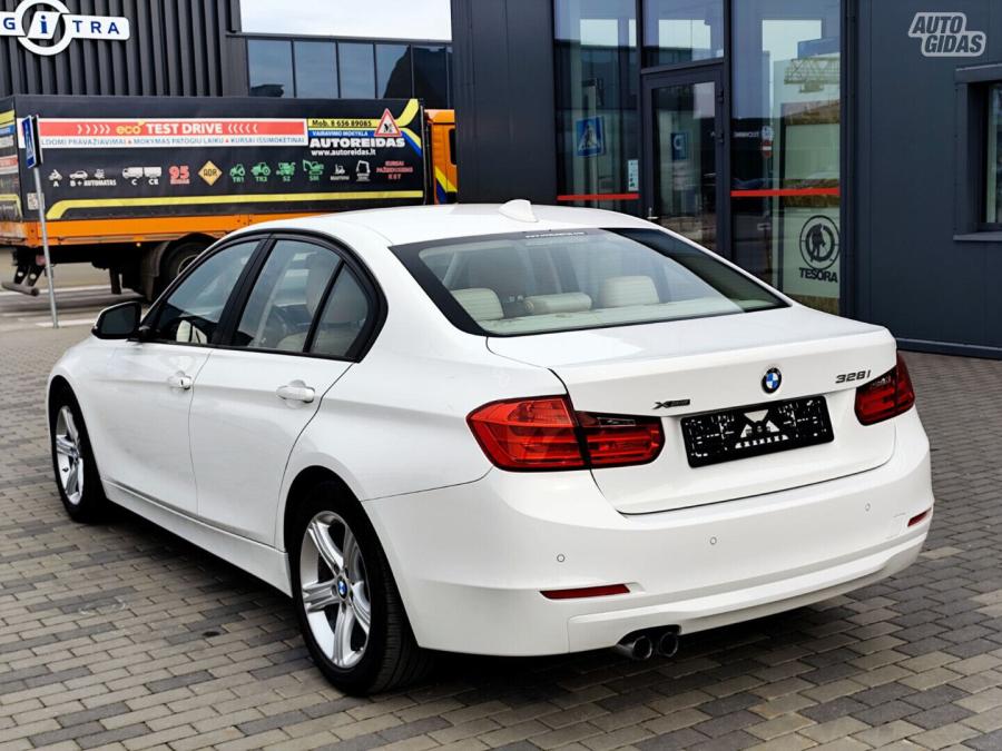 White BMW 328 2015 in Siauliai, with an engine capacity of 2.00 L and mileage of 224 thousand km for 7700 €, photo 5 on AUTOMOTO.COM.LV