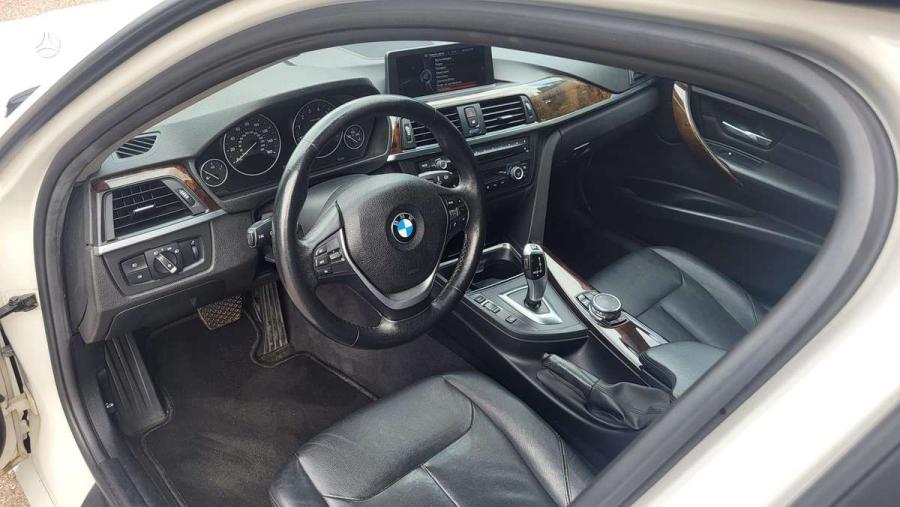 White BMW 328 2015 in Vilnius, with an engine capacity of 2.00 L and mileage of 218 thousand km for 10500 €, photo 12 on AUTOMOTO.COM.LV